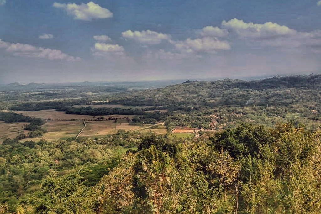 Menikmati Semilir Angin di Puncak Kuda Sembrani | WidyaLoka Wisata