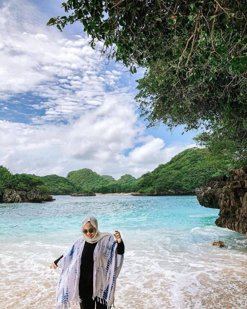 Pantai Gatra: Lokasi, Akses dan Harga Tiket Masuk 2025